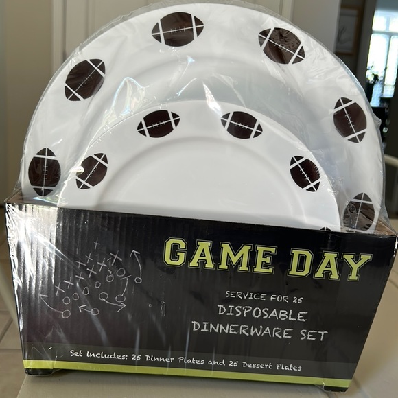 Dining | Game Day Disposable Dinnerware Set For 25 | Poshmark